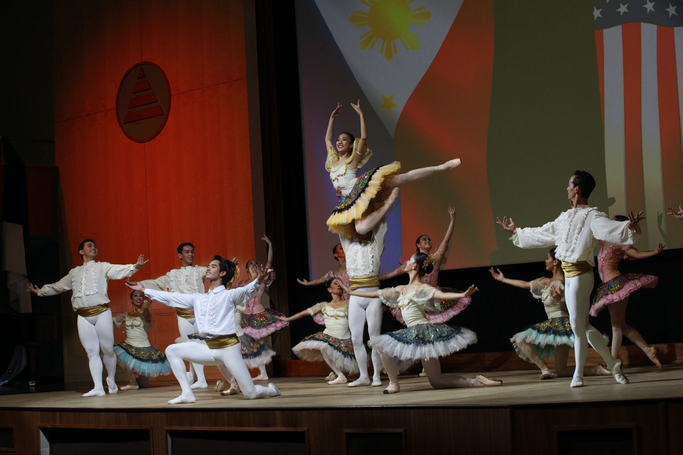 Philippine Ballet Theatre wows Los Angeles with a spectacular ... Philippine Ballet Theatre wows Los Angeles with a spectacular ...